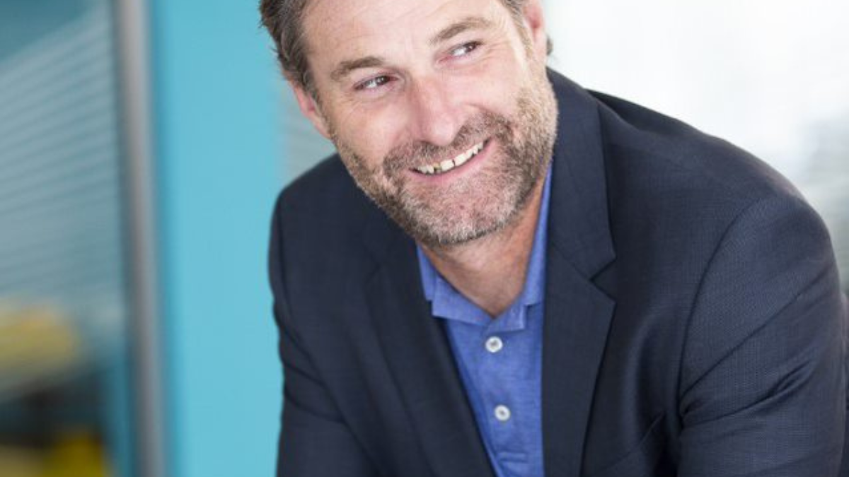 To integrate or launch a standalone consultancy? - Ecommerce Age